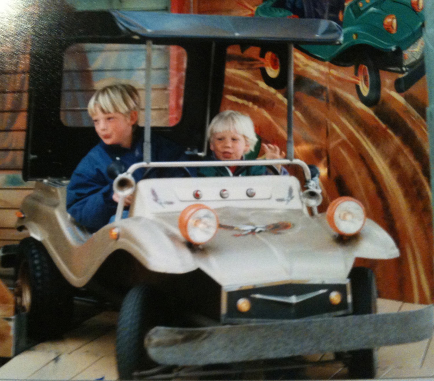 Over ons, het Love At First Drive Bro-team