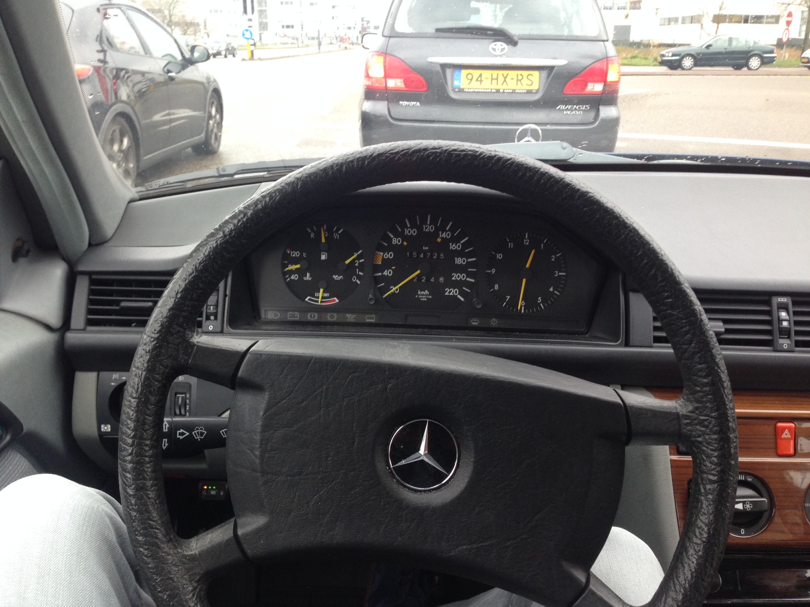 Mercedes Benz W124 dashboard - Twee broers, één drift: auto's | Love At ...